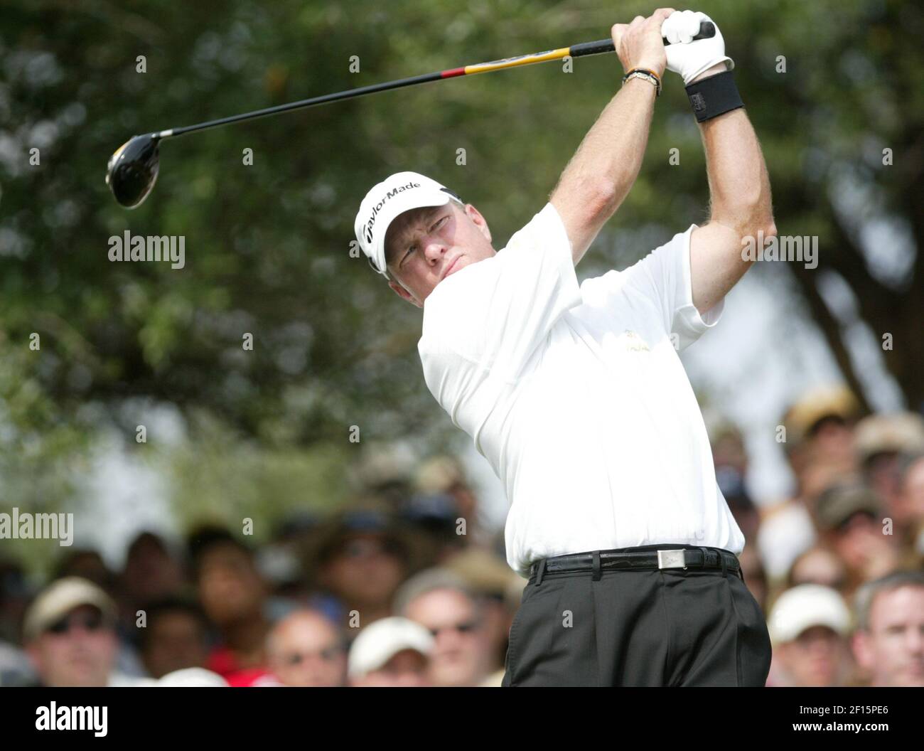 Scott Verplank tees off on the 18th hole during the final round of the ...