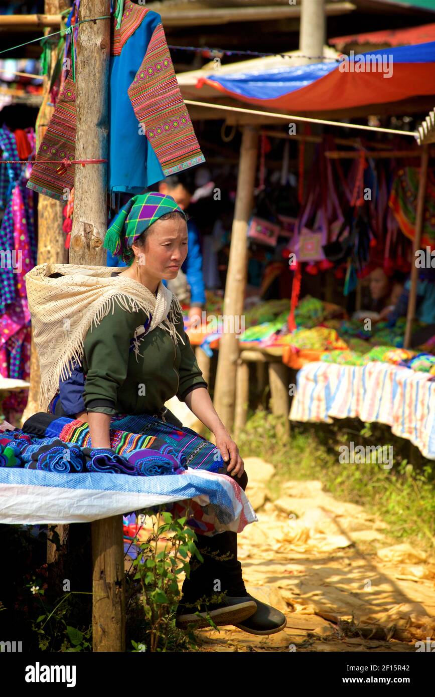 Indigenous baby carrier hi-res stock photography and images - Alamy