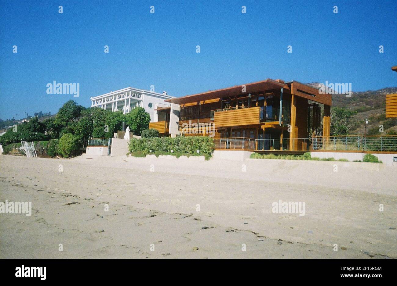 Two of the ultra-expensive homes that line Carbon Beach in Malibu ...