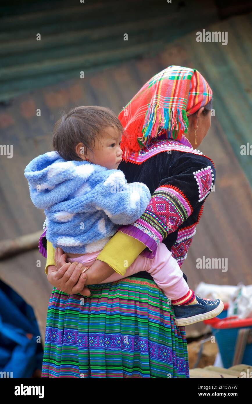 Vietnamese mother and baby hi-res stock photography and images - Alamy