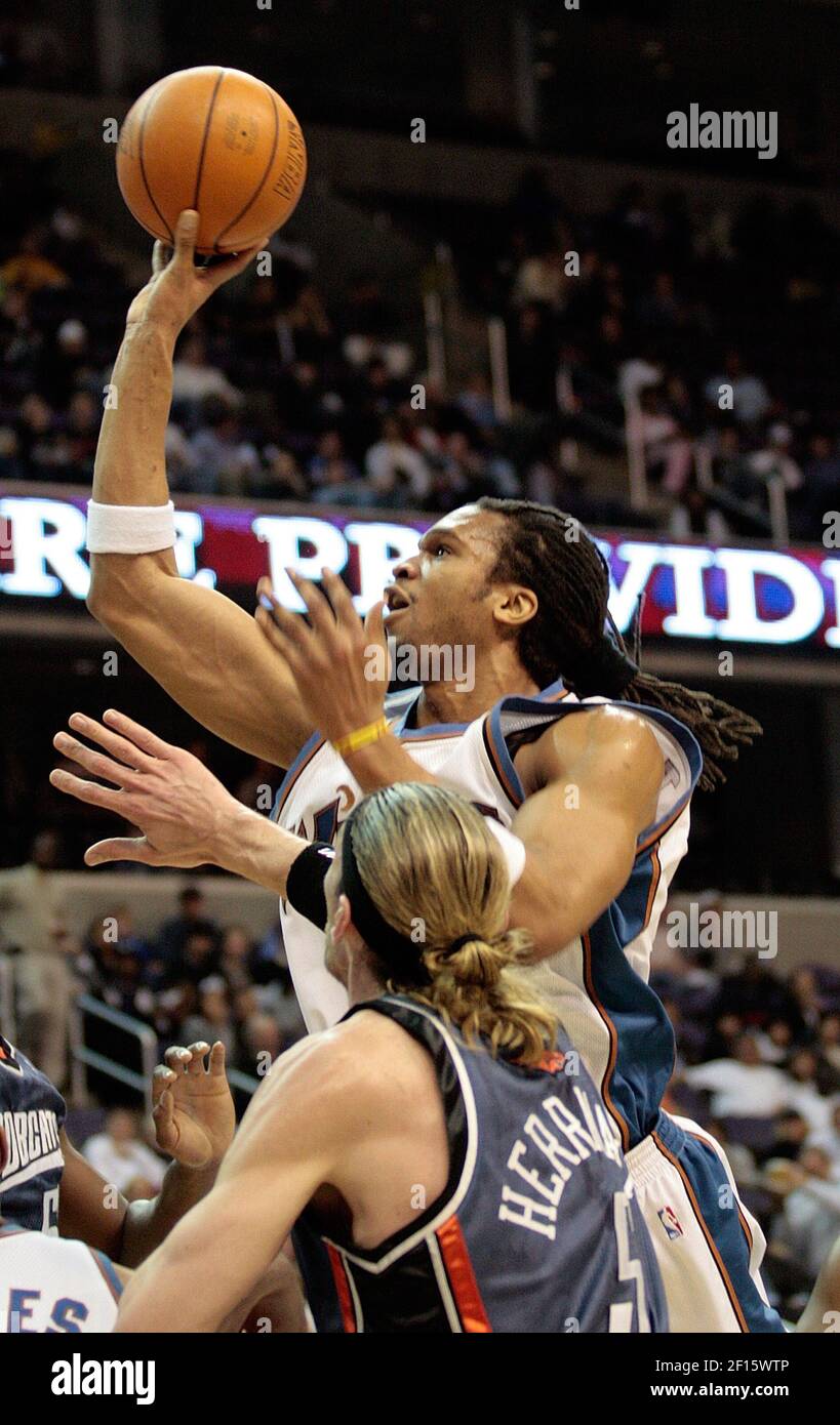 Washington Wizards Etan Thomas (36) scores over Charlotte Bobcats ...