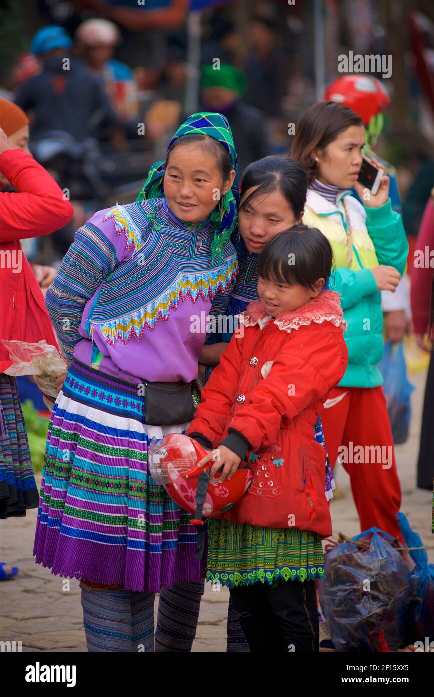 Hmong family hi-res stock photography and images - Alamy