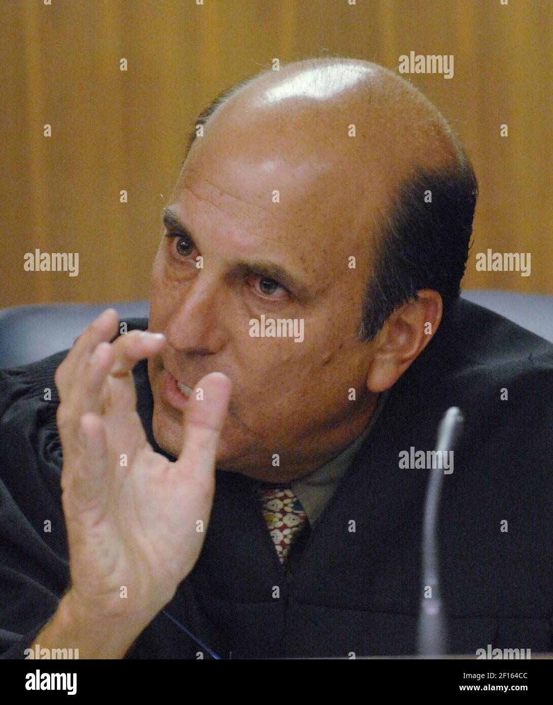 Judge Larry Seidlin speaks during the Anna Nicole Smith hearing at ...