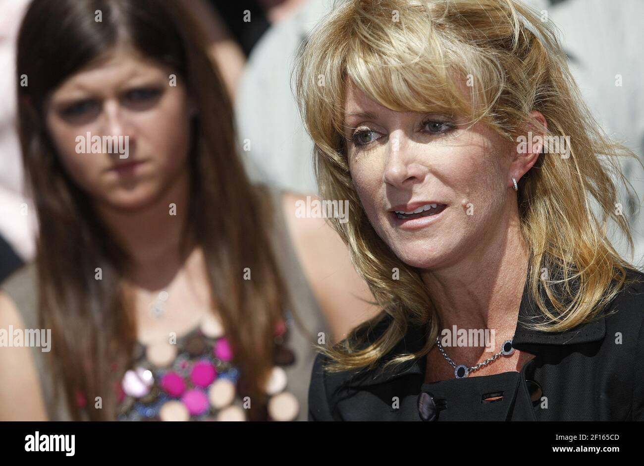 Wendy Davis gathered on the Tarrant County Courthouse steps to respond ...