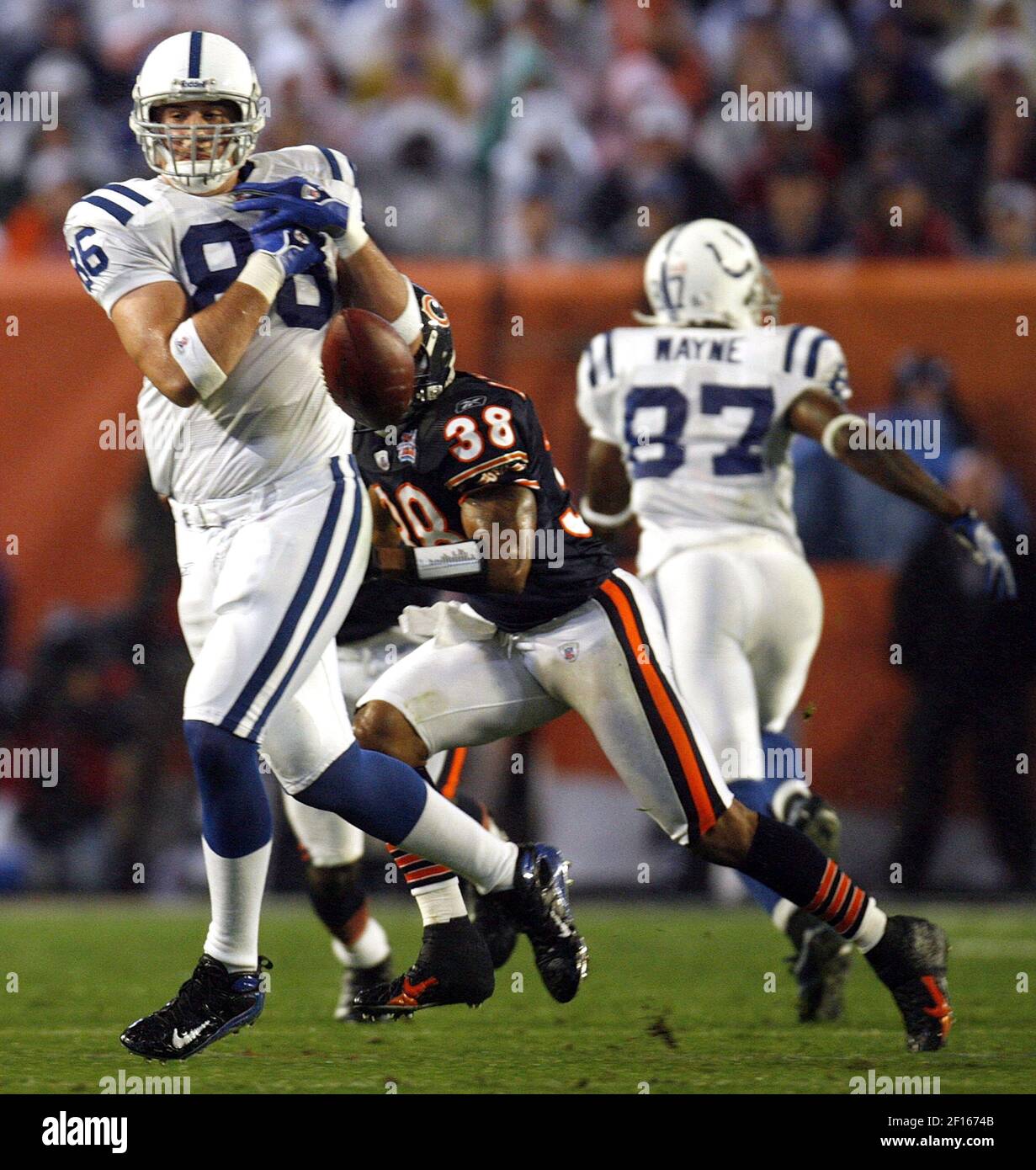 The Indianapolis Colts' Ben Utecht (86) can't pull in a pass against ...