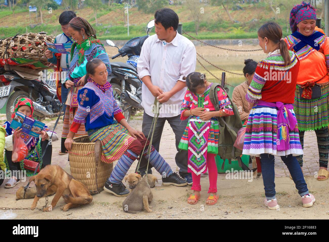 Hmong family hi-res stock photography and images - Alamy