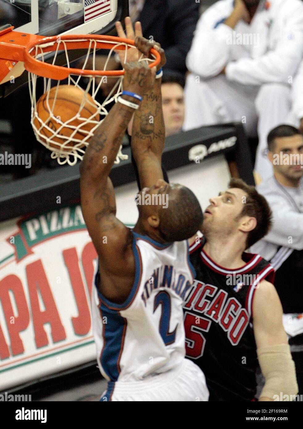 Washington Wizards DeShawn Stevenson (2) slams dunks over Andres ...