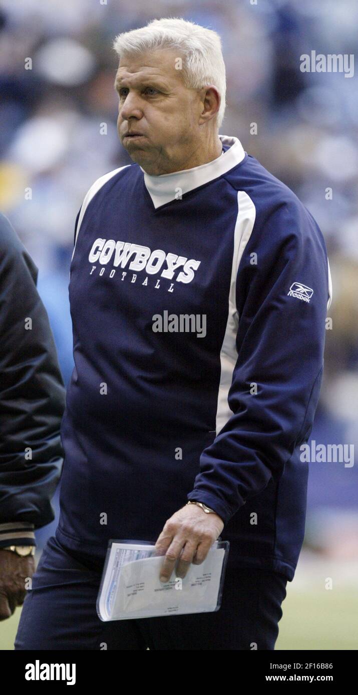 Dallas Cowboys head coach Bill Parcells makes his way off the field ...