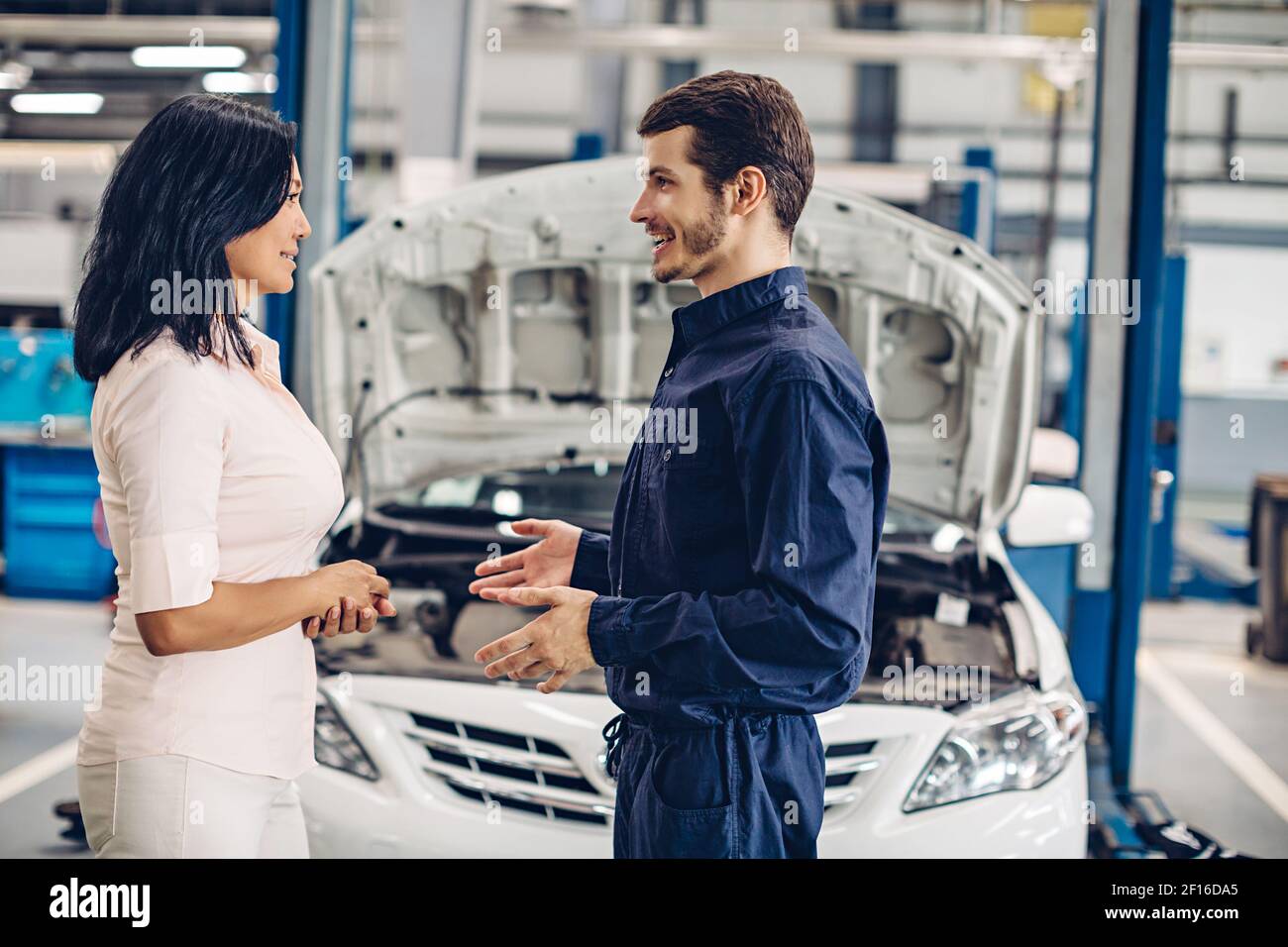 Mechanic client repair car hi-res stock photography and images - Alamy