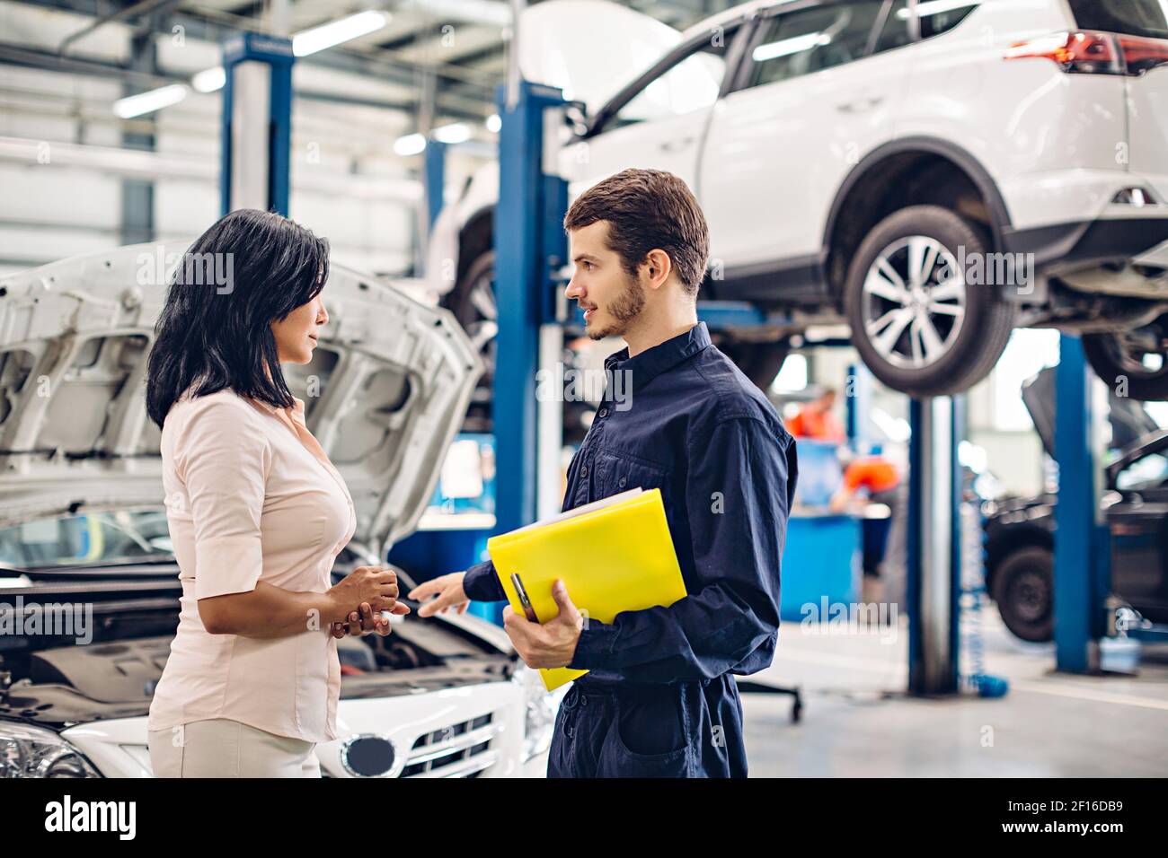 Car service auto repair center hi-res stock photography and images - Alamy