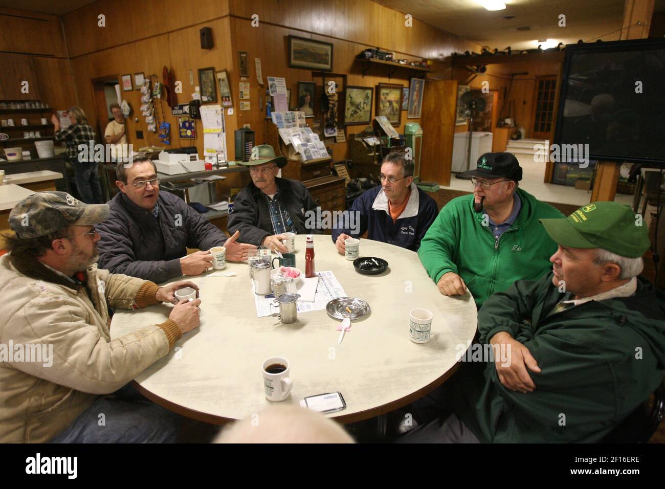 Farmers gather over a cup of coffee at the Dutch Kettle in Pigeon ...