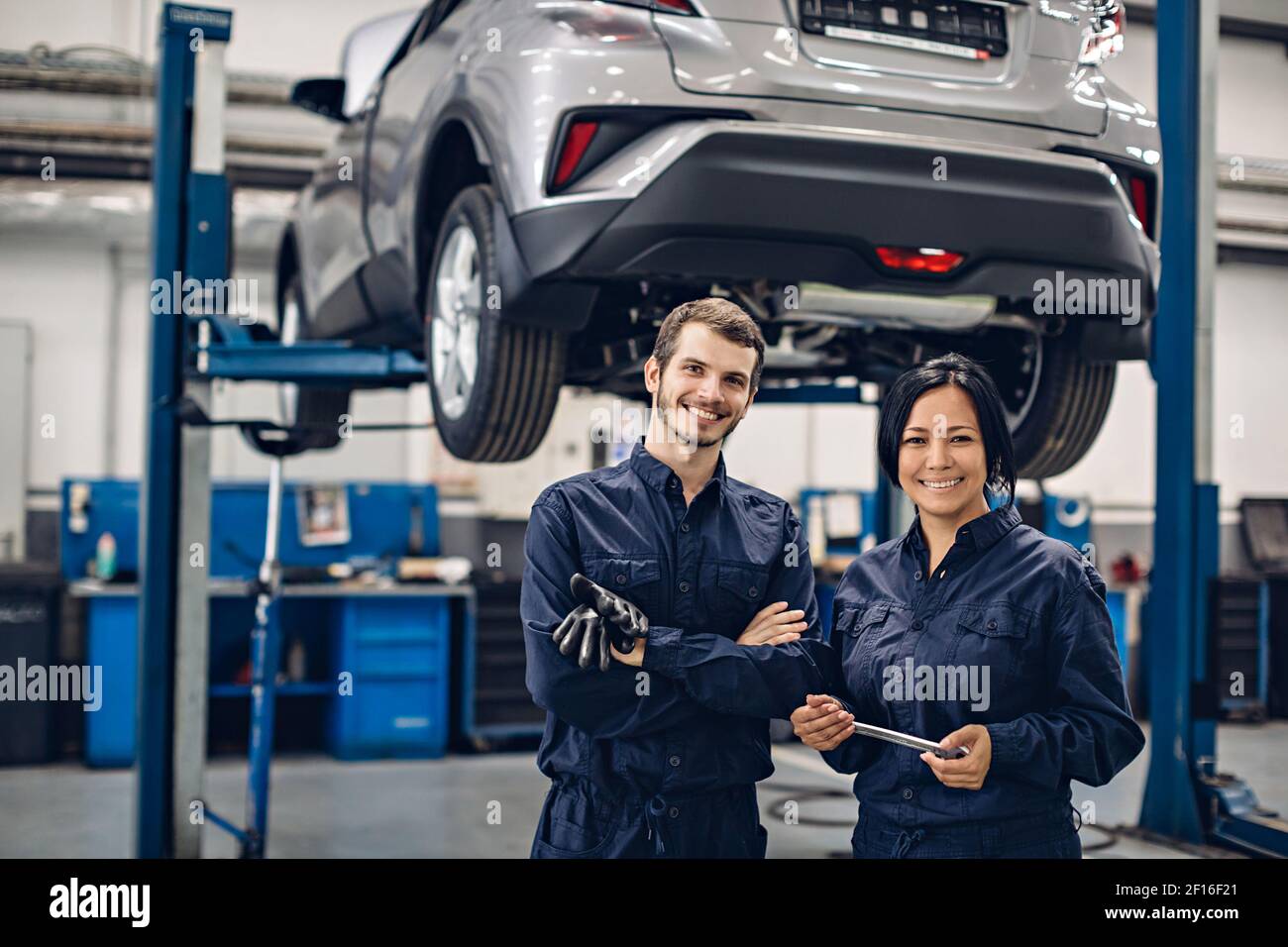 Happy mechanic hi-res stock photography and images - Alamy