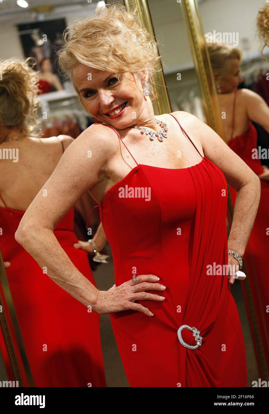 Carol Shannon shops for a new dress to wear to the premiere of "Charlie ...