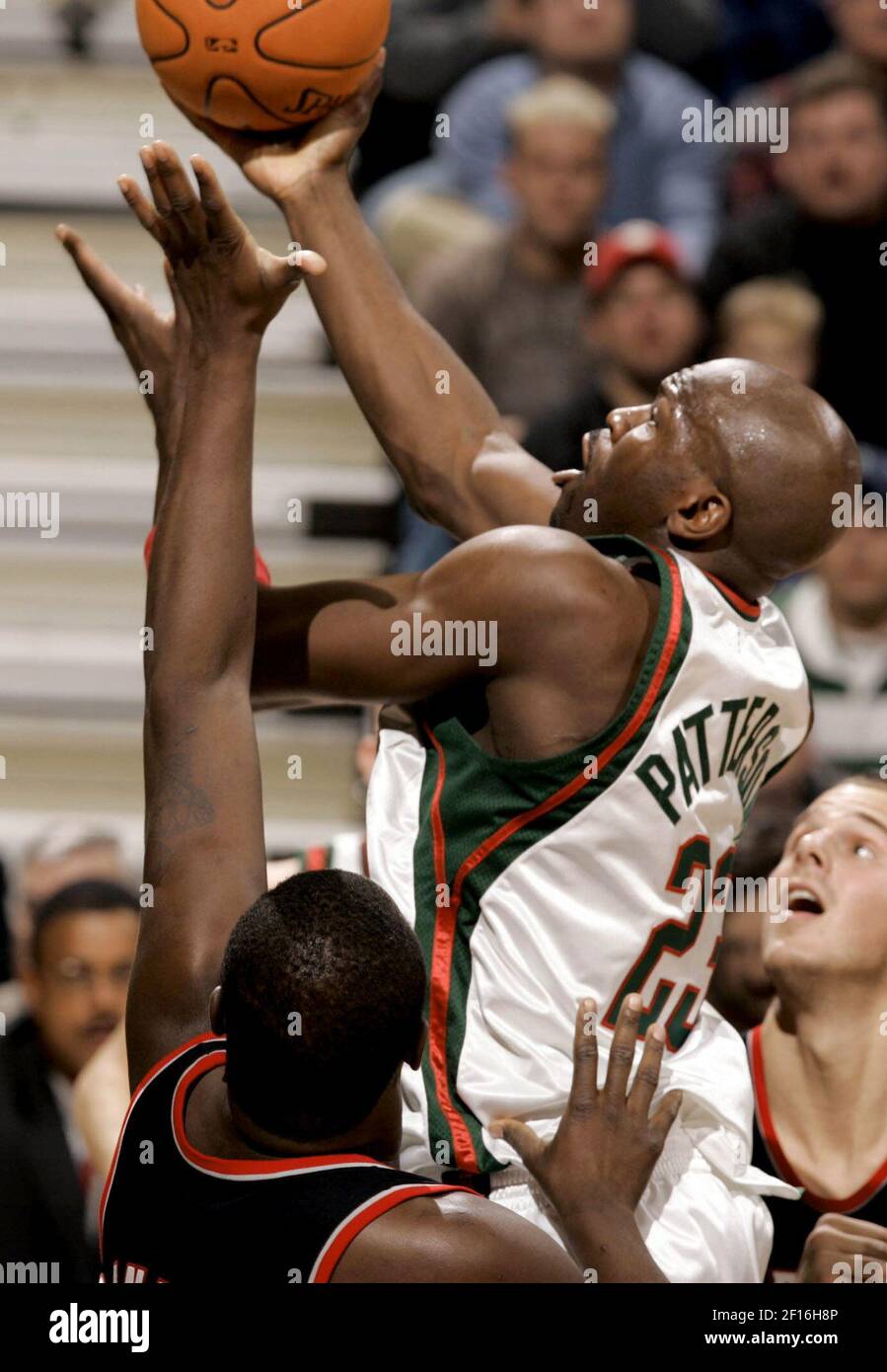 Milwaukee Bucks' Ruben Patterson drives past Portland Trailer Blazers ...