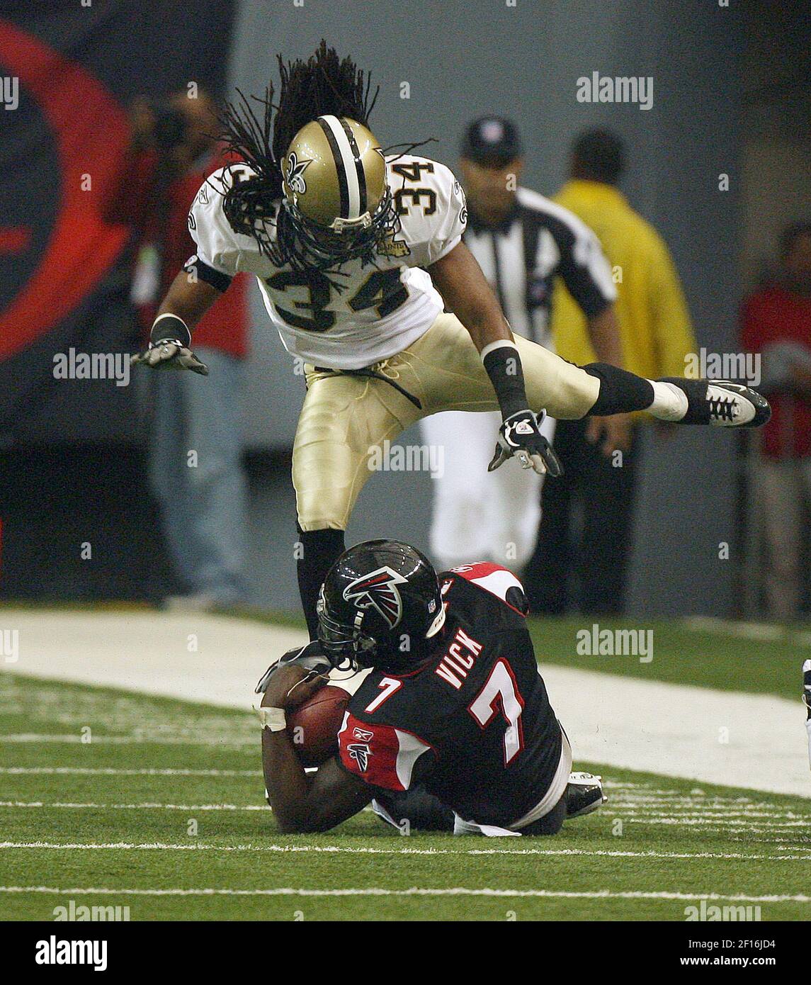 Atlanta Falcons quarterback Michael Vick (7) slides under the New ...