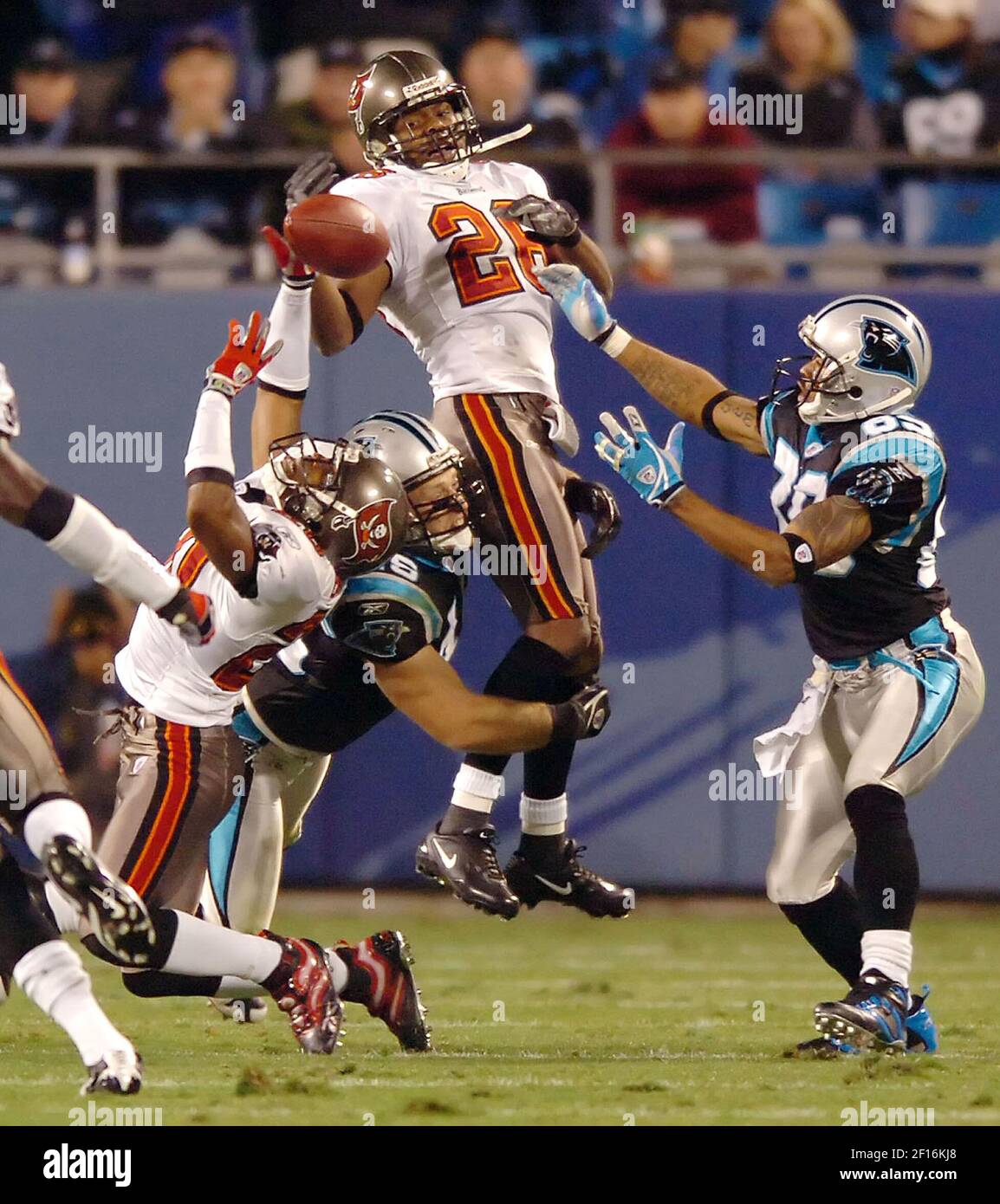 Tampa Bay Buccaneers defensive back Will Allen (26) keeps his eyes on ...