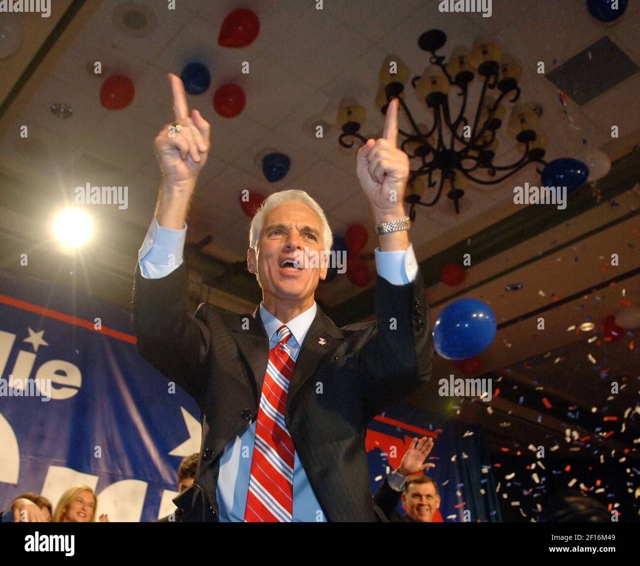 Florida Republican governor-elect Charlie Crist responds to cheering ...