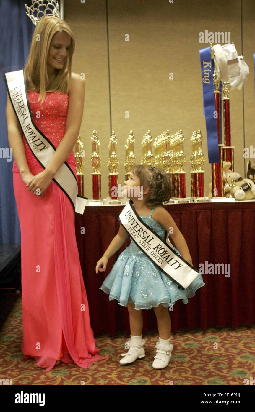 Nataly Diaz, 3, the reigning Universal Royalty's Texas State Queen ...