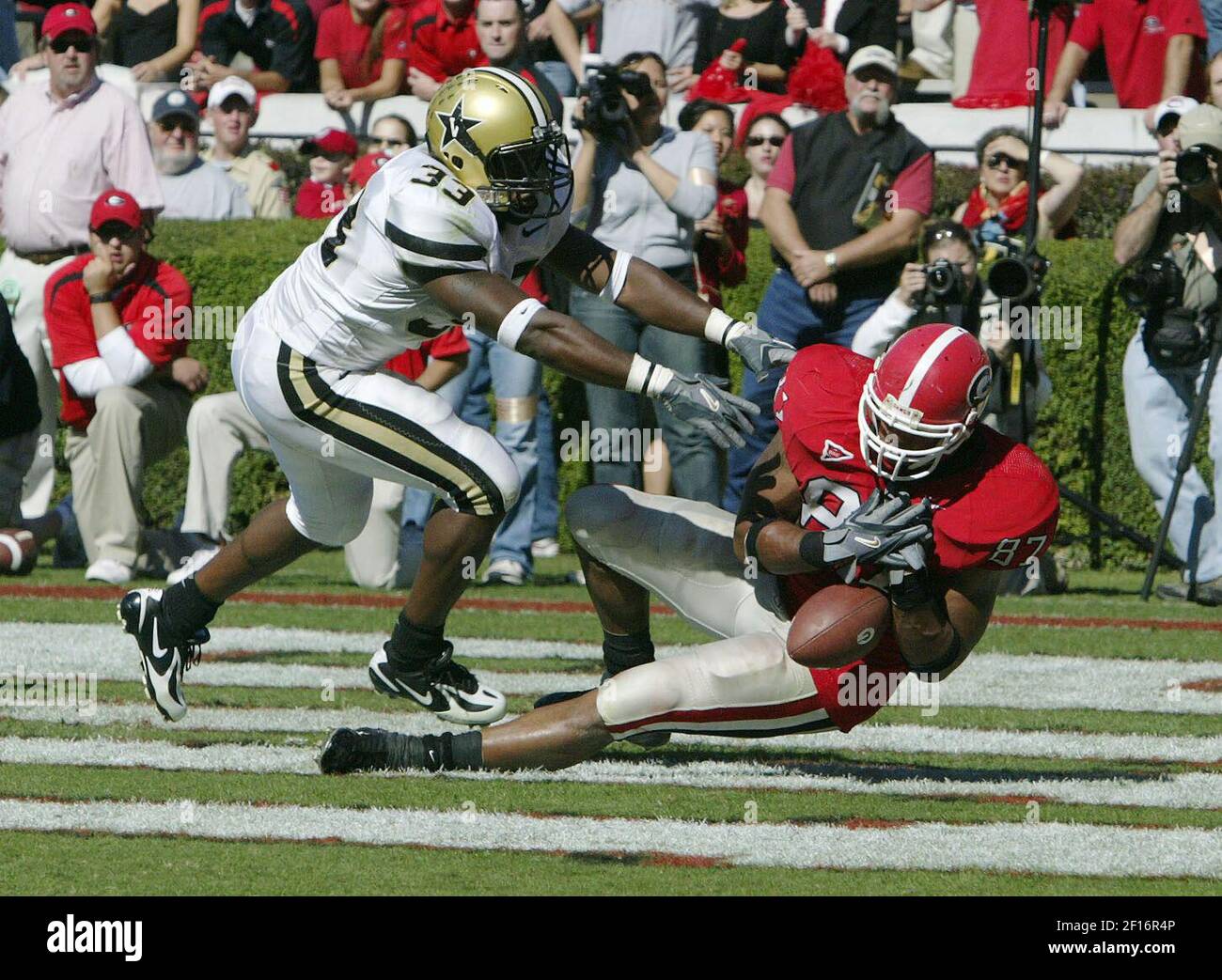 Georgia tight end Martrez Milner can't hold on to this 4th quarter pass ...
