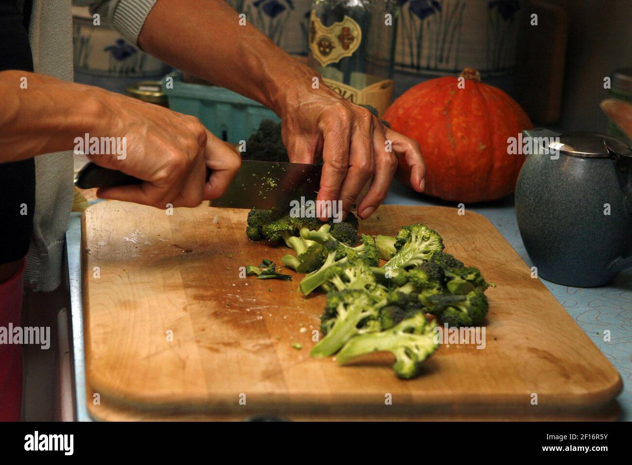 Kim Kemper prepare a stir-fry with tofu and broccoli at her home in ...