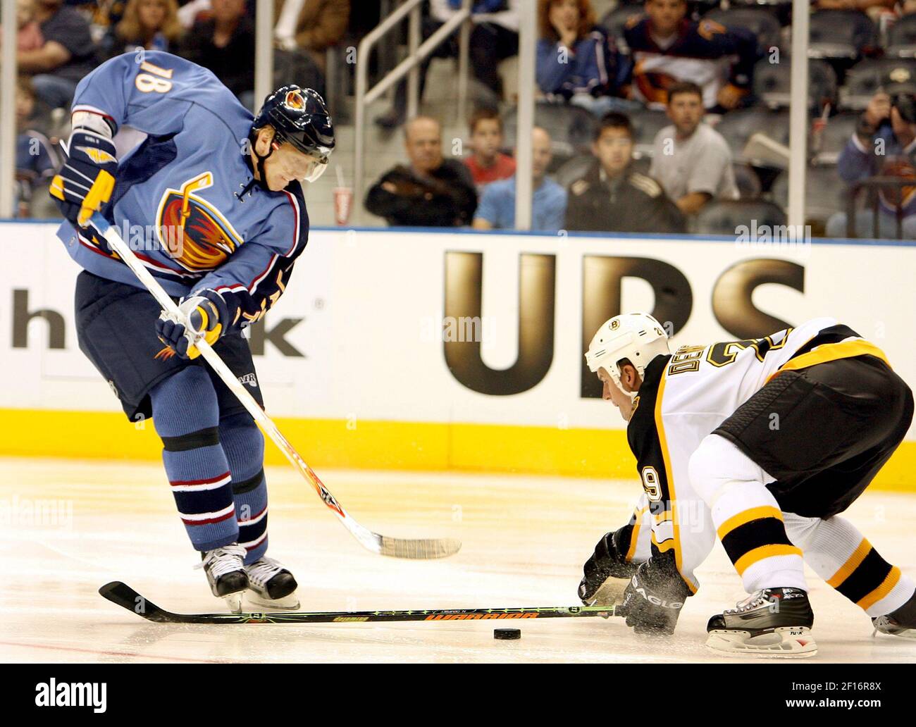 Atlanta Thrashers' Marian Hossa (18) puts the move on Boston Bruins ...