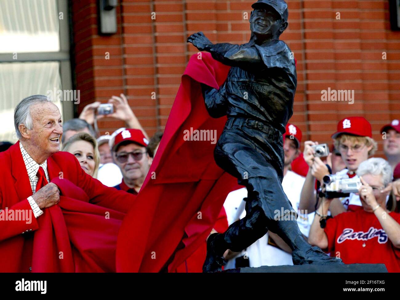 Legendary St. Louis Cardinals' Stan "the Man" Musial unveils a statue ...
