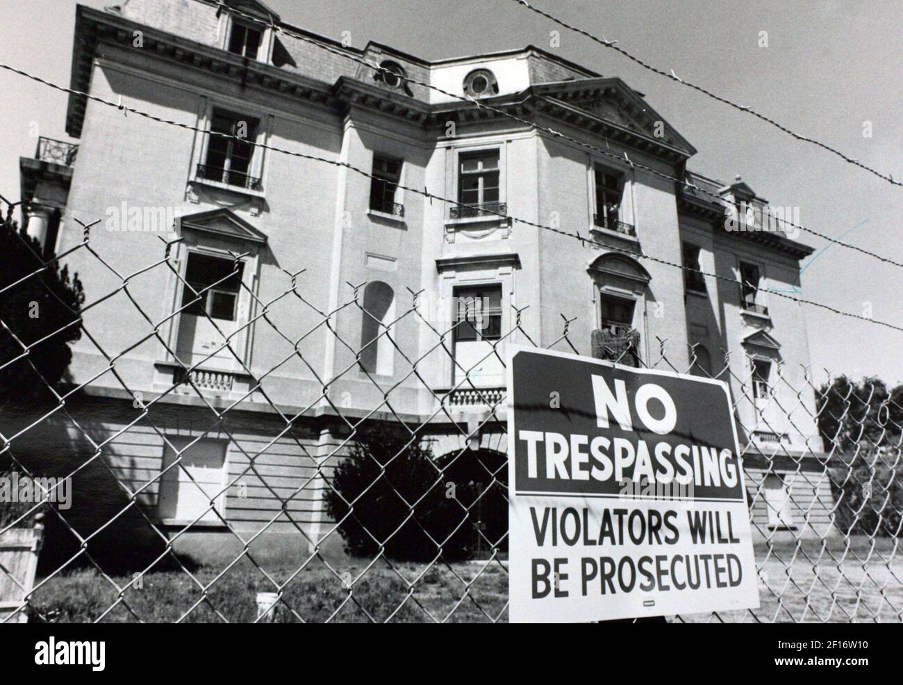 This is an old photo of the deserted Carolands Mansion from 1985, where ...