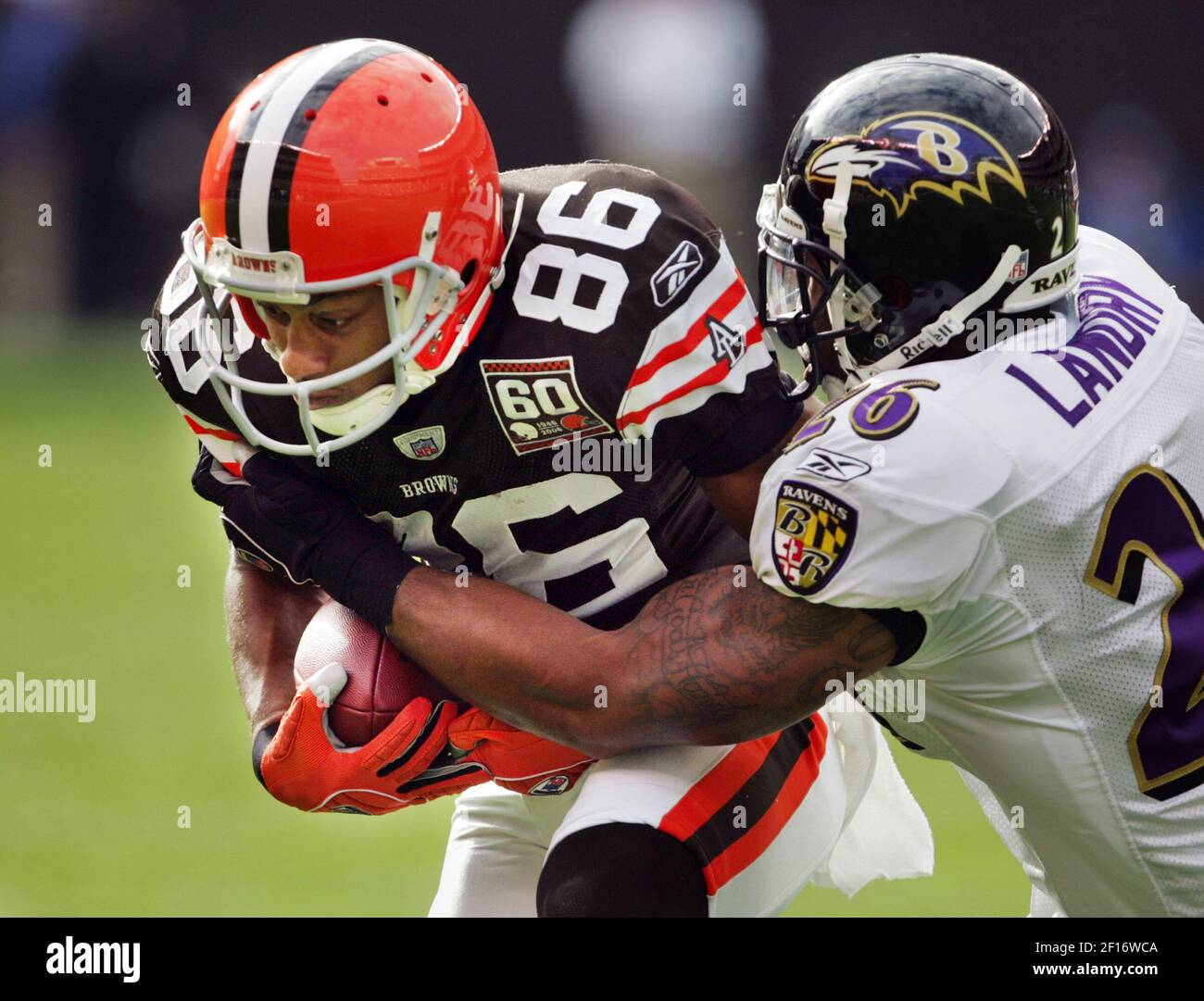 Cleveland Browns wide receiver Dennis Northcutt (86) makes a reception ...