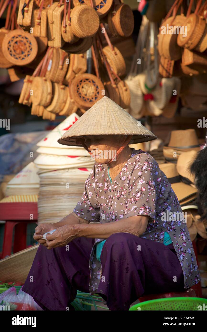 Vietnam conical hat hi-res stock photography and images - Alamy
