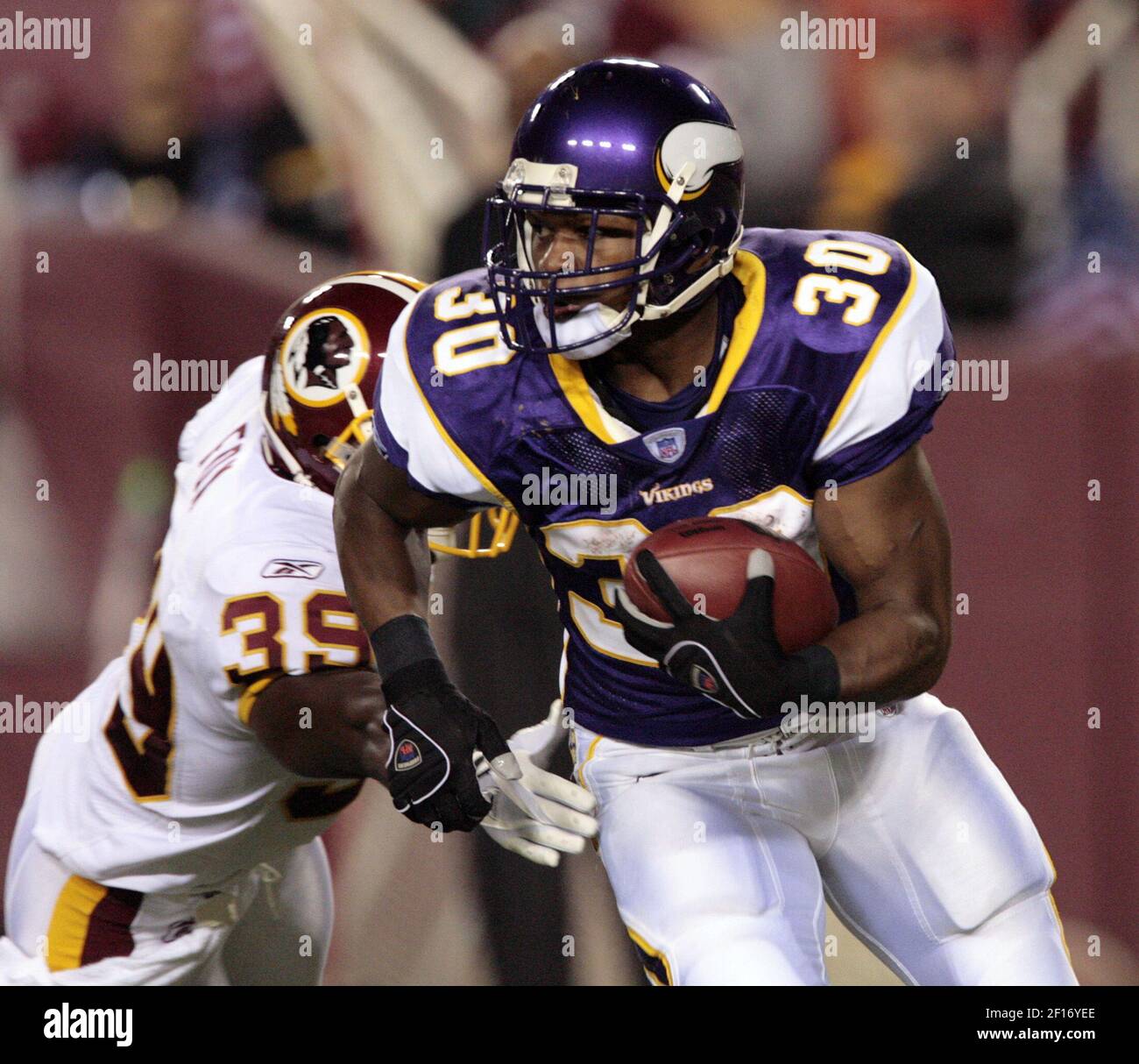 Minnesota running back Mewelde Moore (30) runs past Washington defender ...