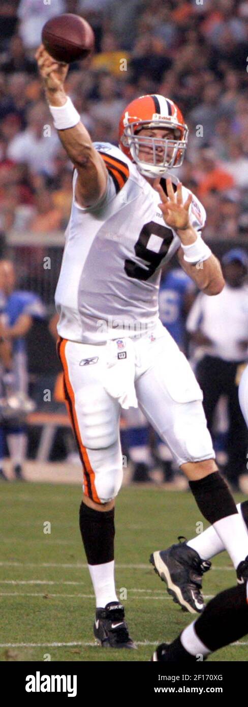 Cleveland Browns quarterback Charlie Frye fires a pass in first-half ...