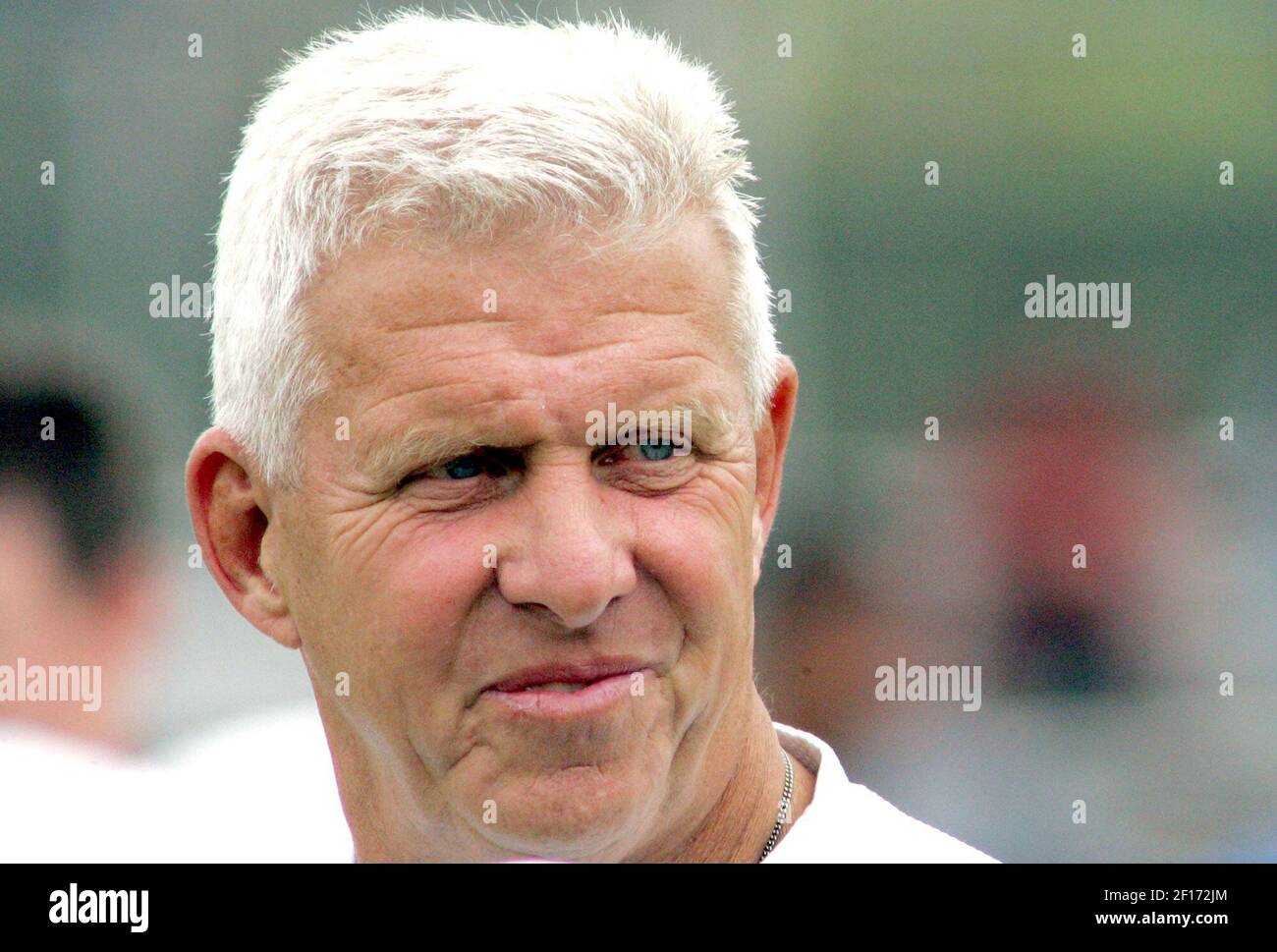 Bill Parcells watches the Dallas Cowboys' practice in Oxnard ...