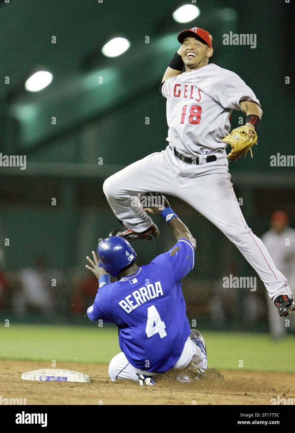 Kansas City Royals' Angel Berrora (4) is forced out at second as Angels ...
