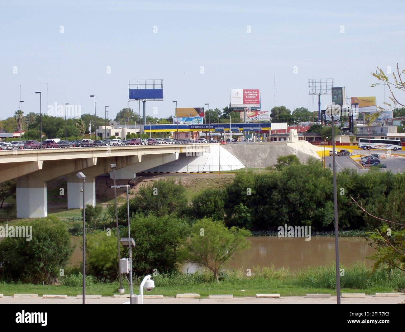 Across the border from laredo hi-res stock photography and images - Alamy