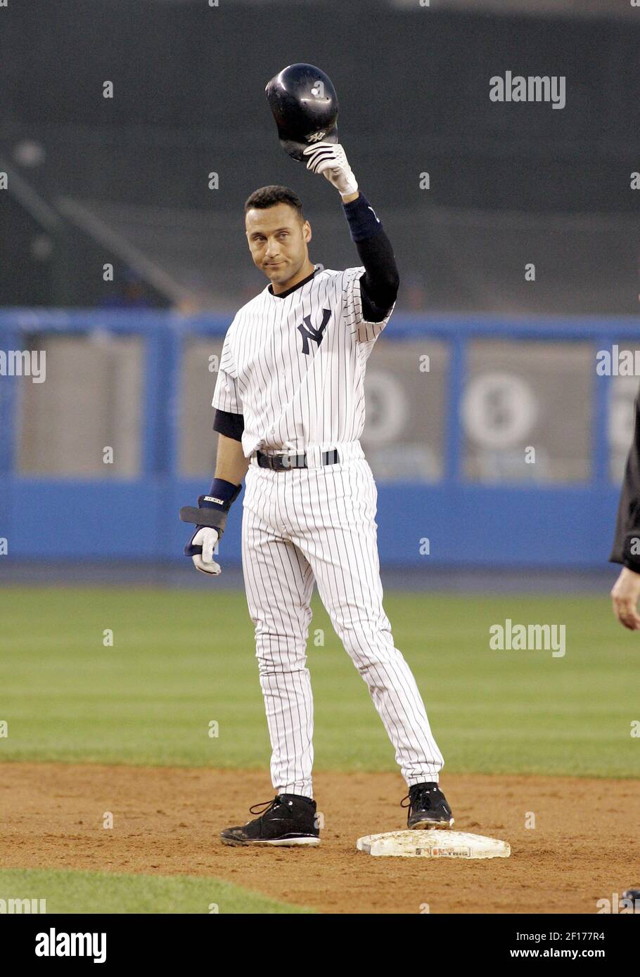 New York Yankees' Derek Jeter acknowledges the fans standing ovation ...