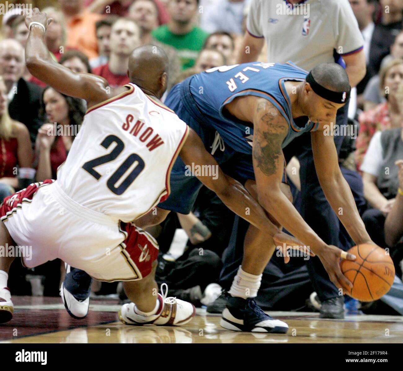 Cleveland Cavaliers' guard Eric Snow battles Washington Wizards ...