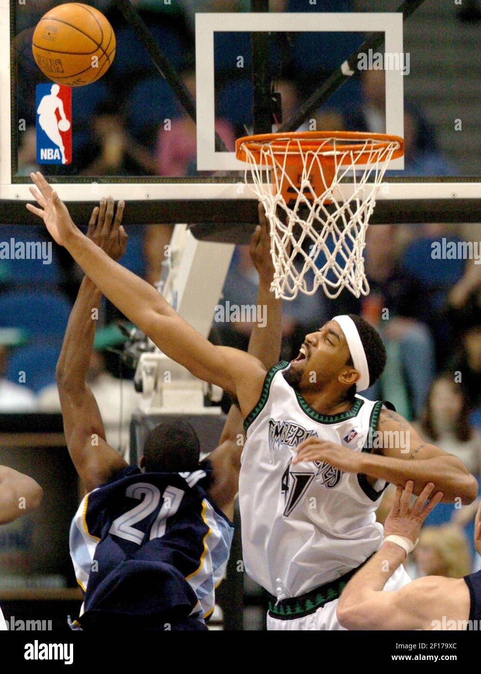 Minnesota Timberwolves' Eddie Griffin, right, blocks the shot of ...