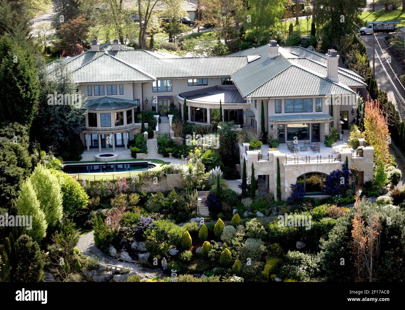 This $40 million home owned by Chuck and Karen Lytle on Mercer Island ...