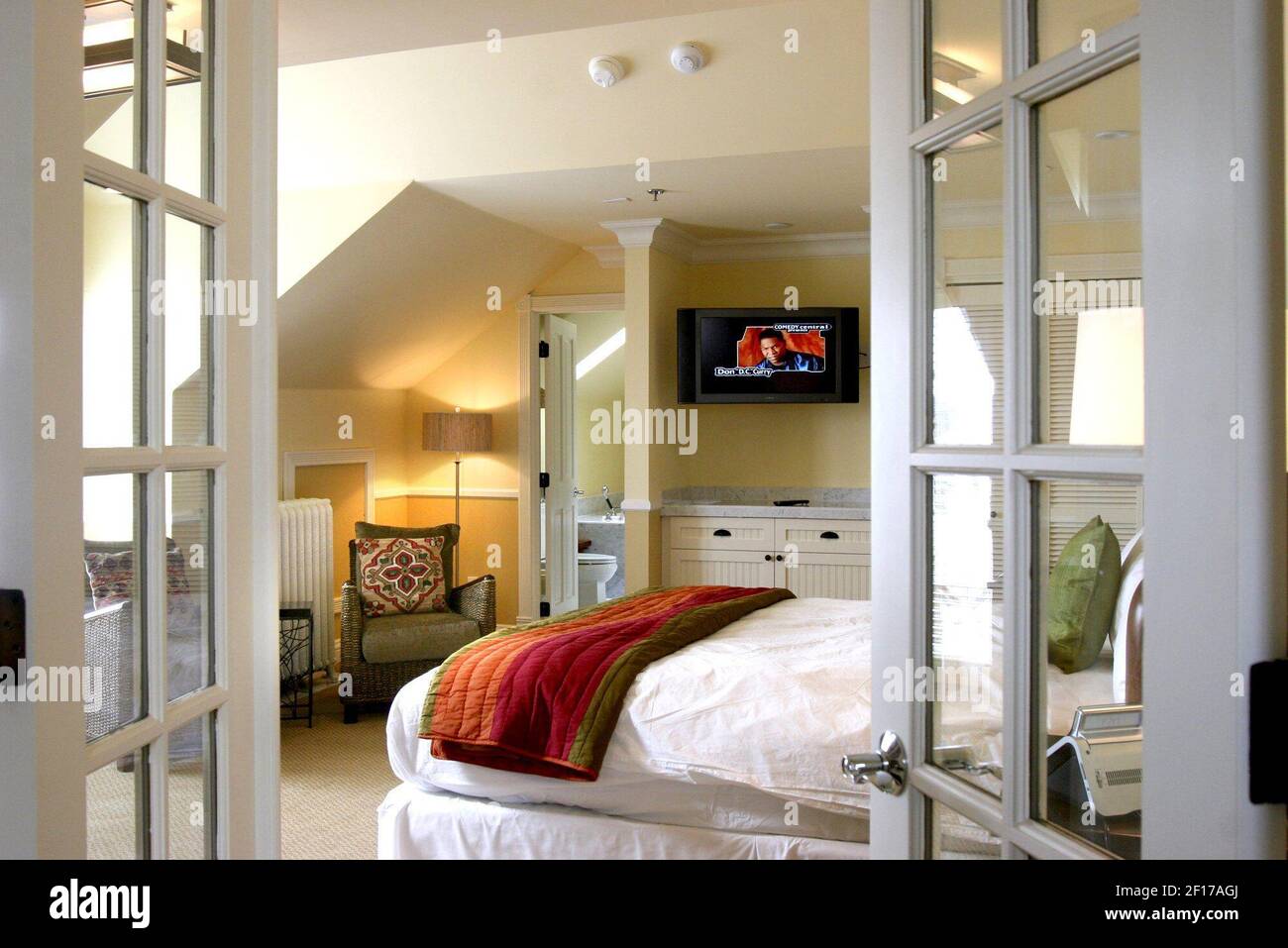 A top-of-the-inn suite at the Majestic Inn in downtown Anacortes ...