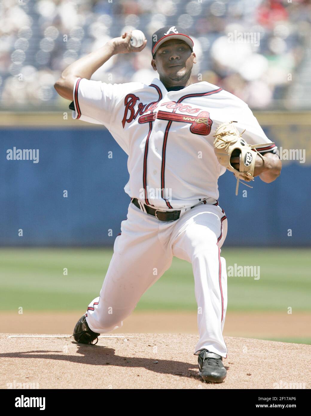 Atlanta Braves' pitcher Jorge Sosa throws a pitch in the second inning ...