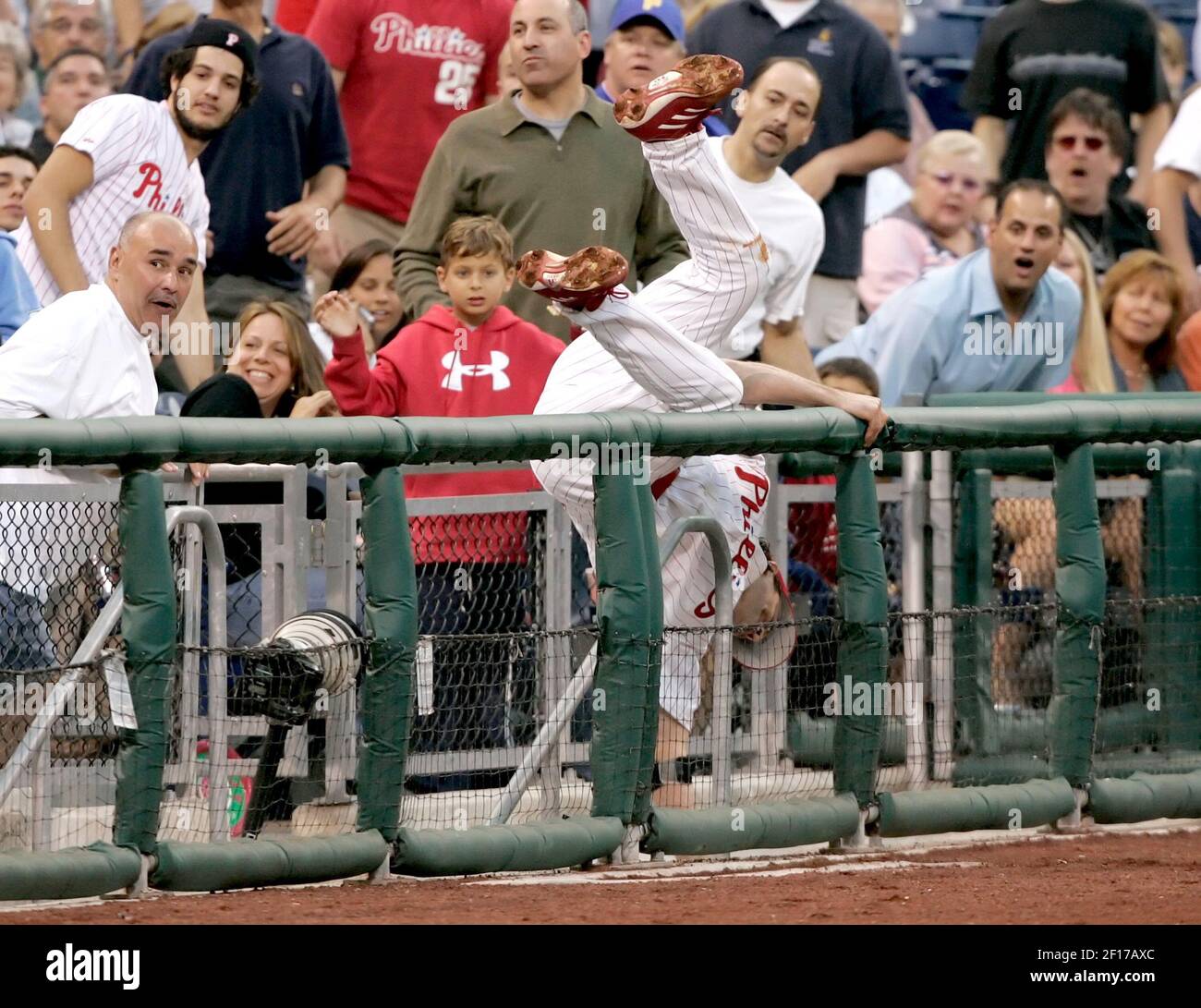 Philadelphia Phillies' third baseman David Bell makes a valiant effort ...