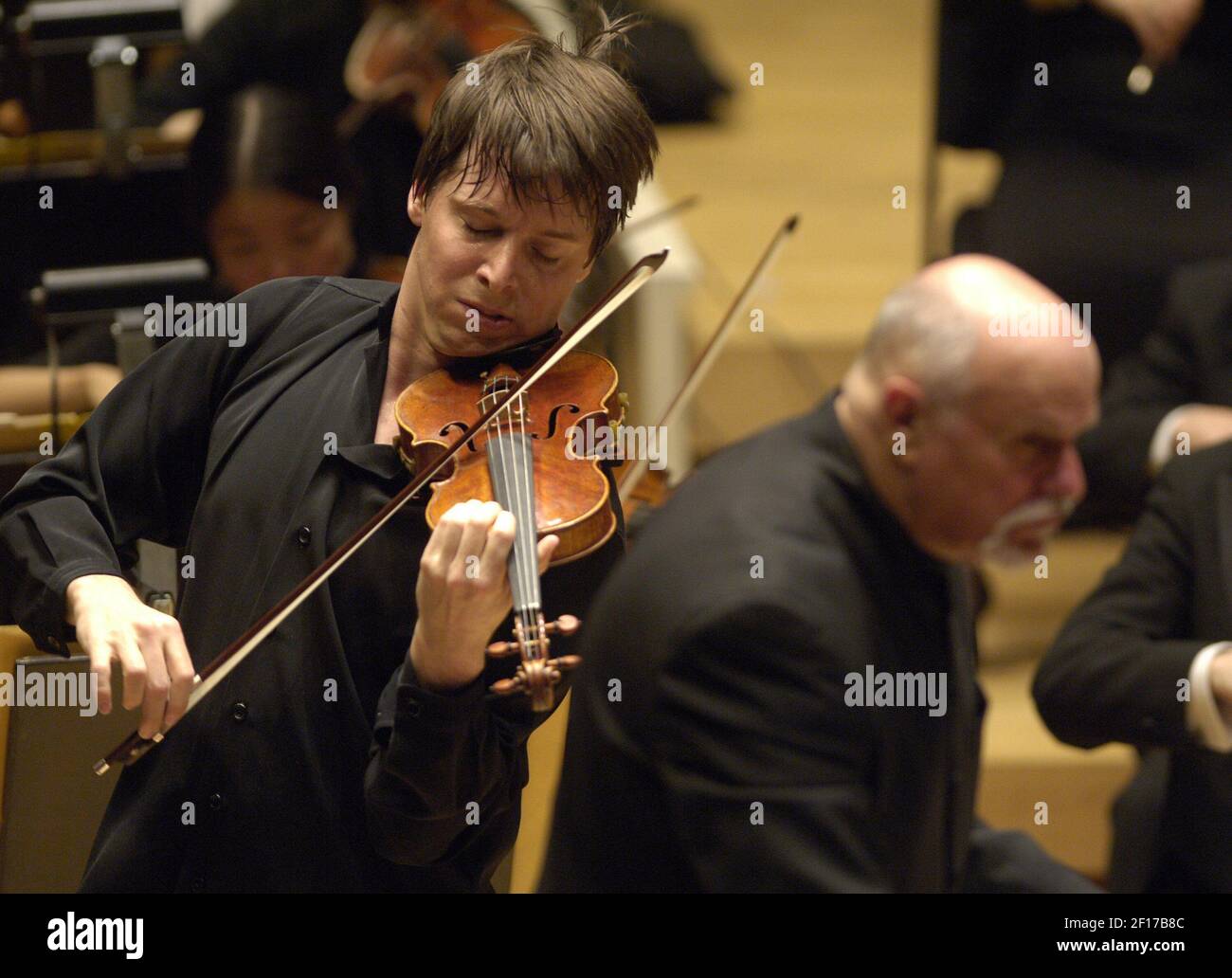 Violinist Joshua Bell, left, plays with the Chicago Symphony Orchestra ...