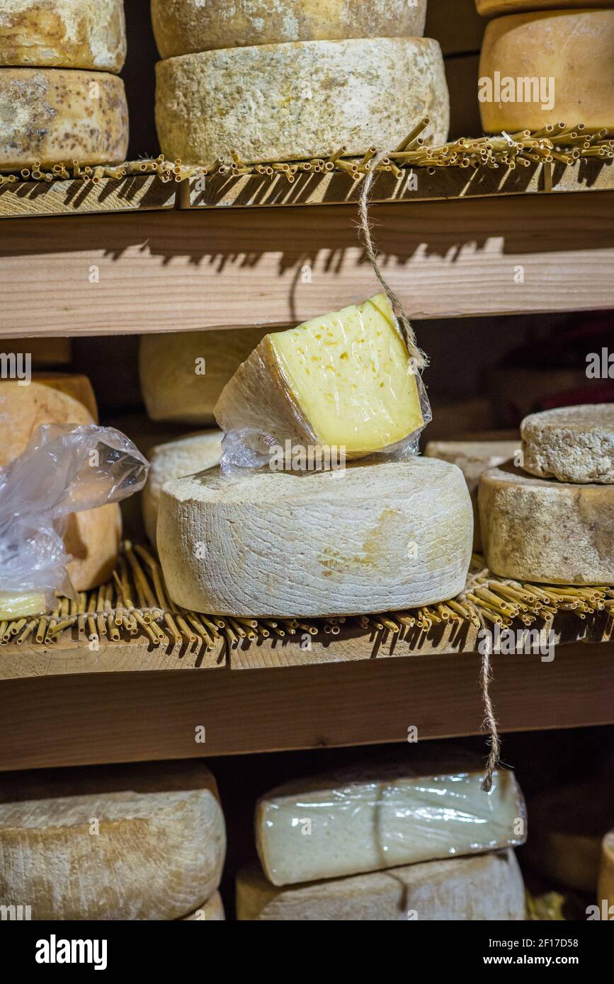 Vintage cheddar cheese wheel hi-res stock photography and images - Alamy