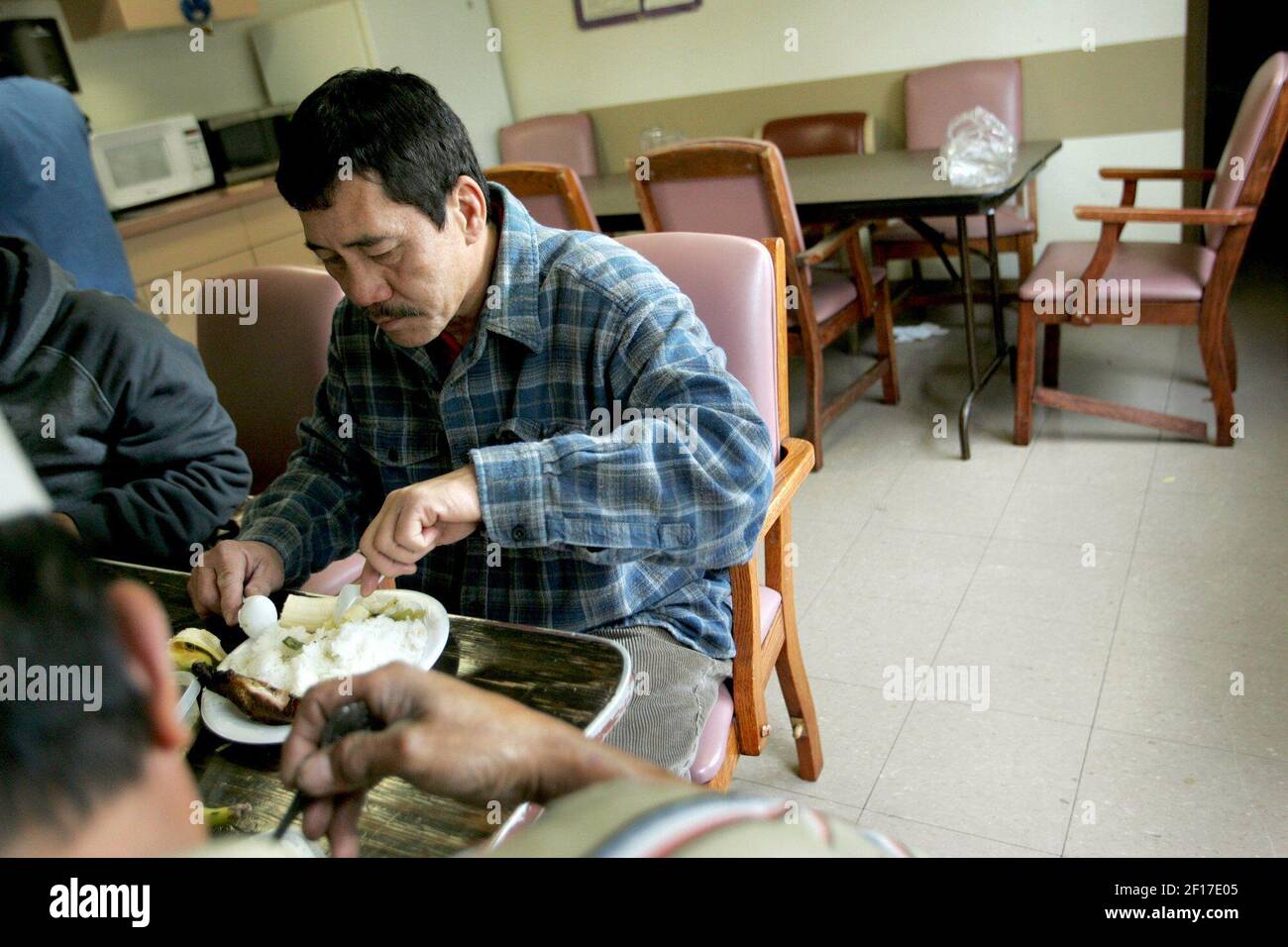 Tony Sia Ingsi eats lunch with co-workers at a Campbell convalescent ...