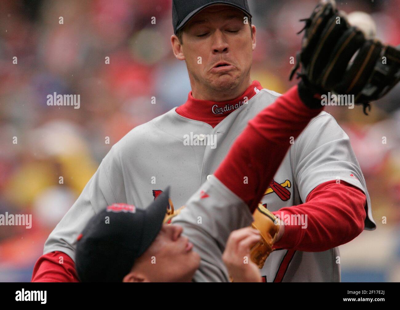St. Louis Cardinals shortstop David Eckstein makes a difficult catch on ...