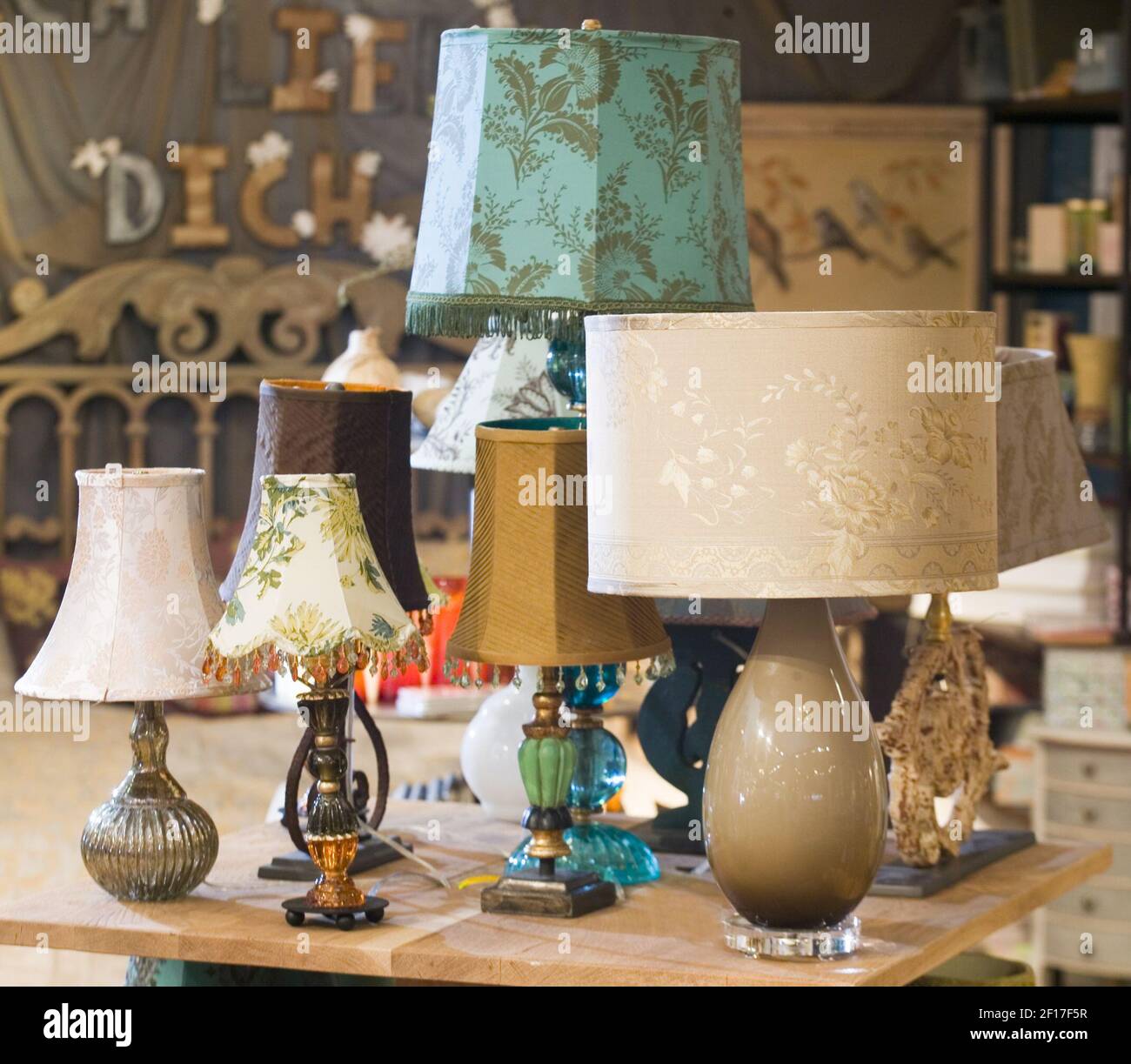 Choose a table lamp that provides the right light and reflects your ...