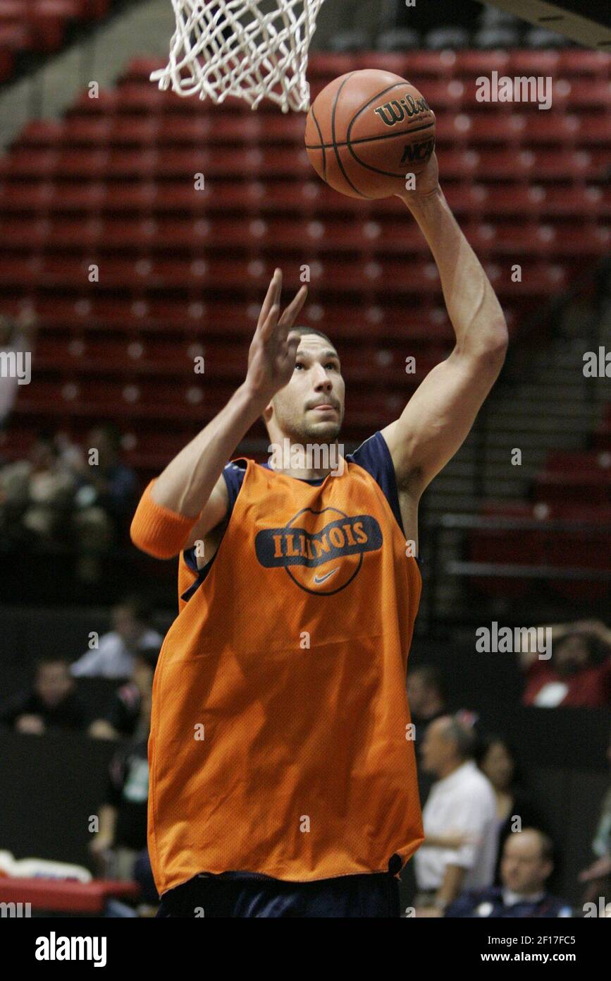 Illinois' James Augustine puts up a shot during practice, Wednesday ...