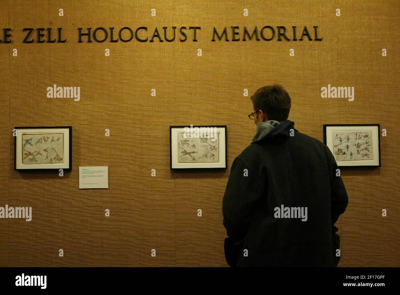 Paul Glader, from Pittsburgh, Pennsylvania, visits the Darfur exhibit ...