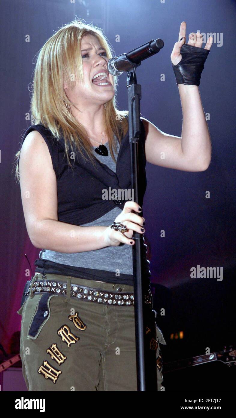 Kelly Clarkson on her first night of her UK Tour at the Carling Apollo ...