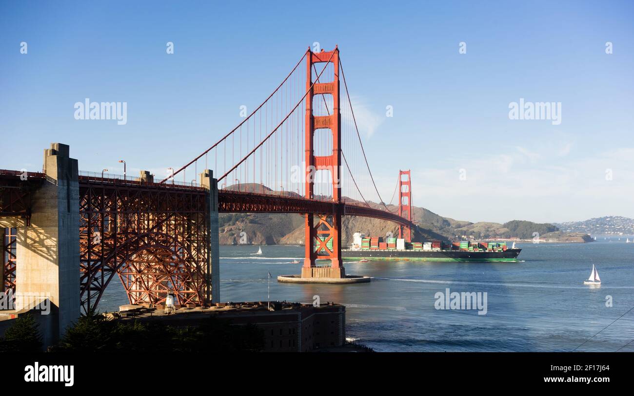 Container ship golden gate bridge hi-res stock photography and images ...